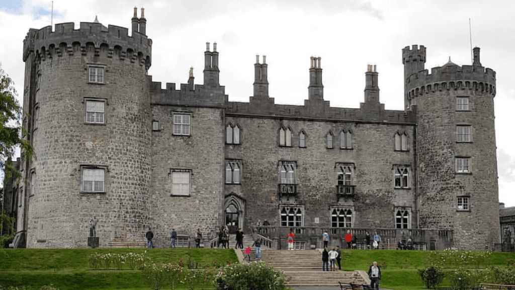 15 Most Beautiful Medieval Castles That Survived 1000+ Years (Untold ...