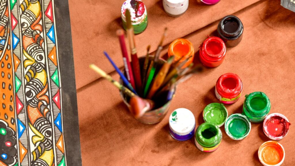 10 Colorful Ways to Paint Pots for Home and Garden