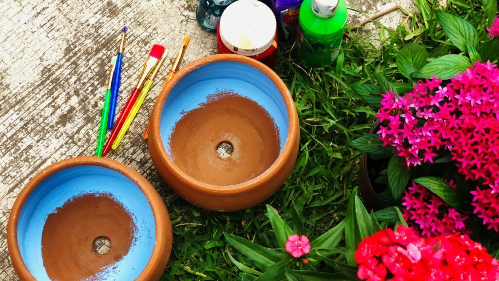 10 Colorful Ways to Paint Pots for Home and Garden